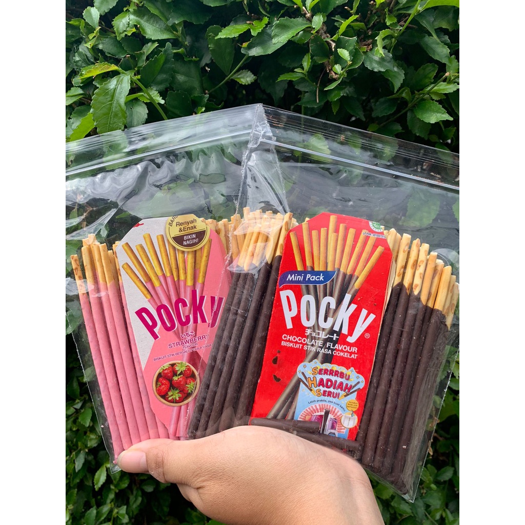 Pocky SNACK REPACK Chocolate Strawberry SNACK | Shopee Philippines