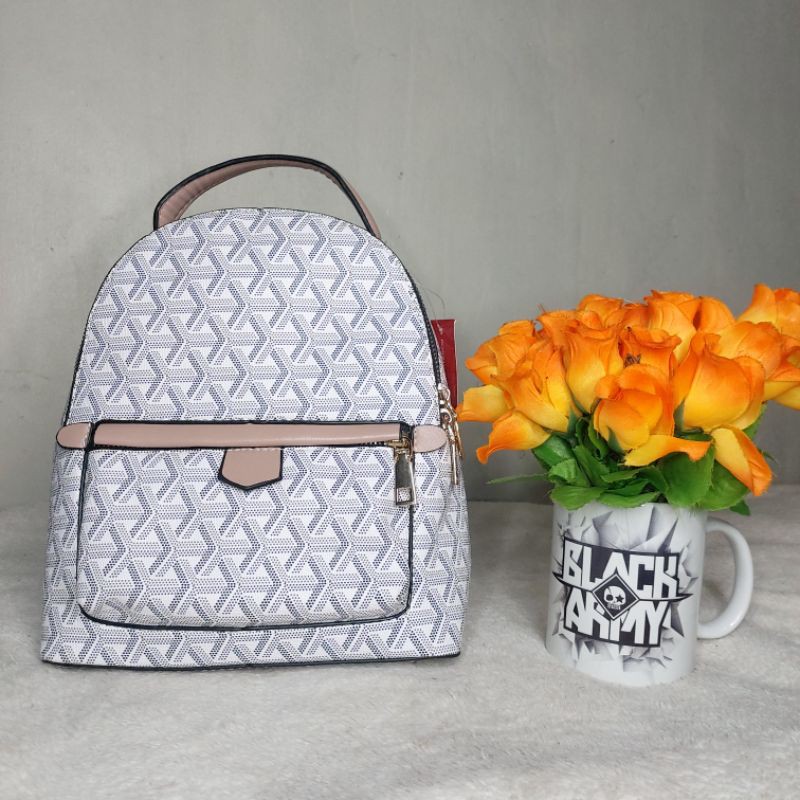 HOW R U BACKPACK MEDIUM SIZE | Shopee Philippines