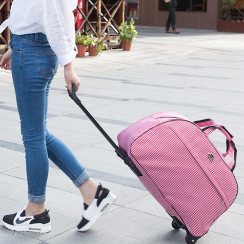 Beautiful, luxurious and sturdy pull-out and handheld travel suitcase ...