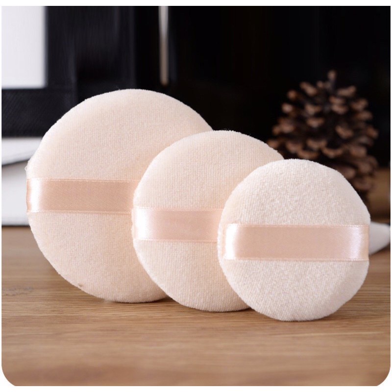Powder puffs, thick round foundation sponges, makeup tools of all sizes ...