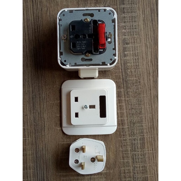 White Broco Gracio/Ontario/Galeo AC Socket Single Surface Mounted Box ...