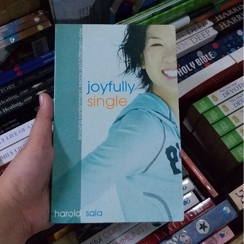 Joyfully Single in a Couple's World (UKAY BOOKAY) | Shopee Philippines