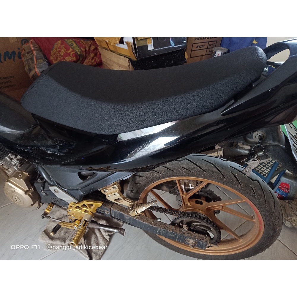 The satria fu roadrace seat just needs to be installed on the satria rr ...