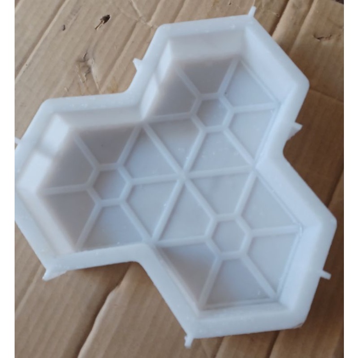 2pcs Maple Leaf Design Plastic Bricks Pavers Mould, Size 30 x 30 x 5.0 ...