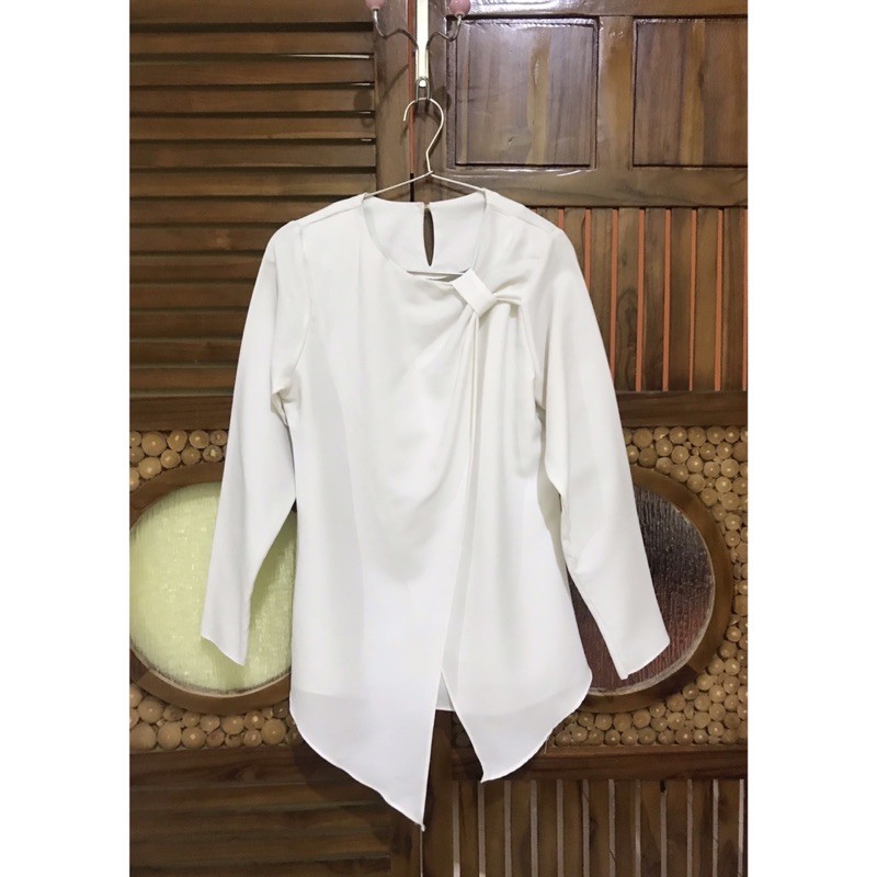 PRELOVED BLOUSE (WHITE) | Shopee Philippines