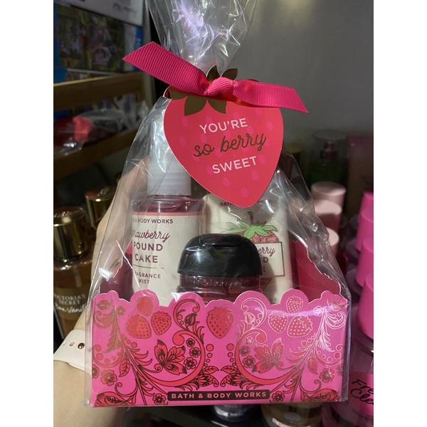 Bath & Body Works Strawberry Pound Cake Travel Size Gift Set | Shopee ...