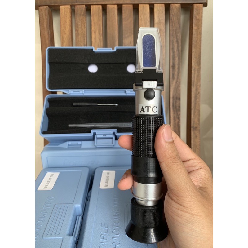 Good quality salinity meter, refractometer for measuring salinity 0 ...