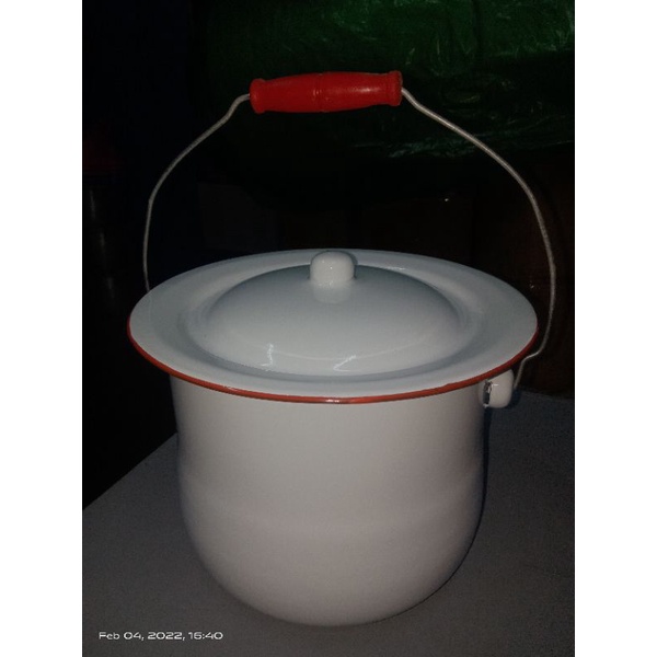 Enamel Chamber Pot Elegant Sartin Arinola Lusa for Modern Comfort ...