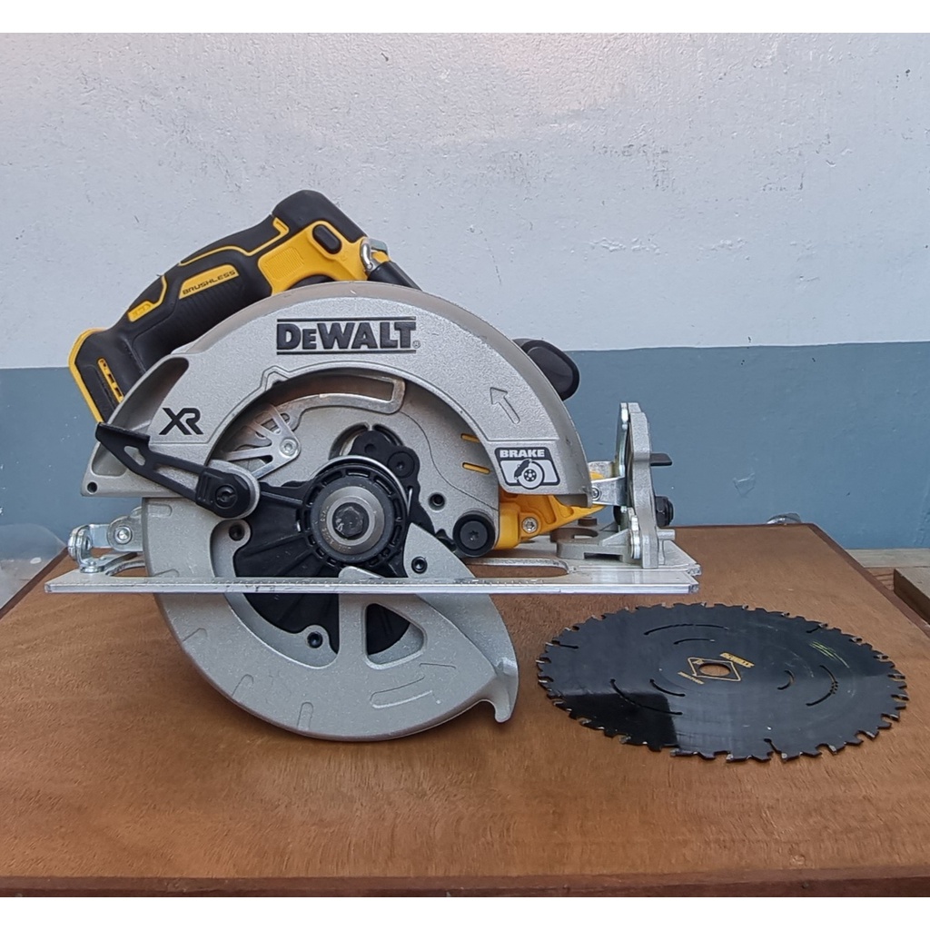 DeWalt DCS570 7 1/4" Brushless Circular Saw 20V Max XR Tool only ...
