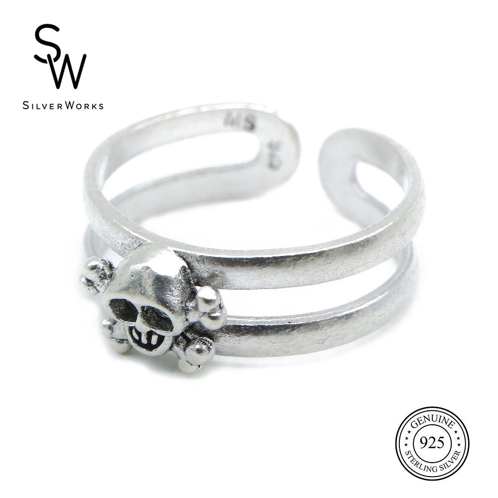 Silverworks Toe Ring with Oxidized Skull - Halloween Collection ...