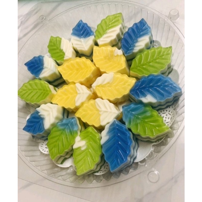 Plastic jelly tray mold shaped like 10 leaves to make cheese jelly and ...