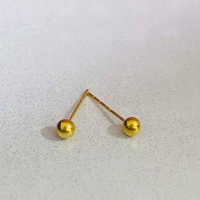STUD BALL EARRING WITH SILICON PAKAW 18K SAUDI GOLD | Shopee Philippines