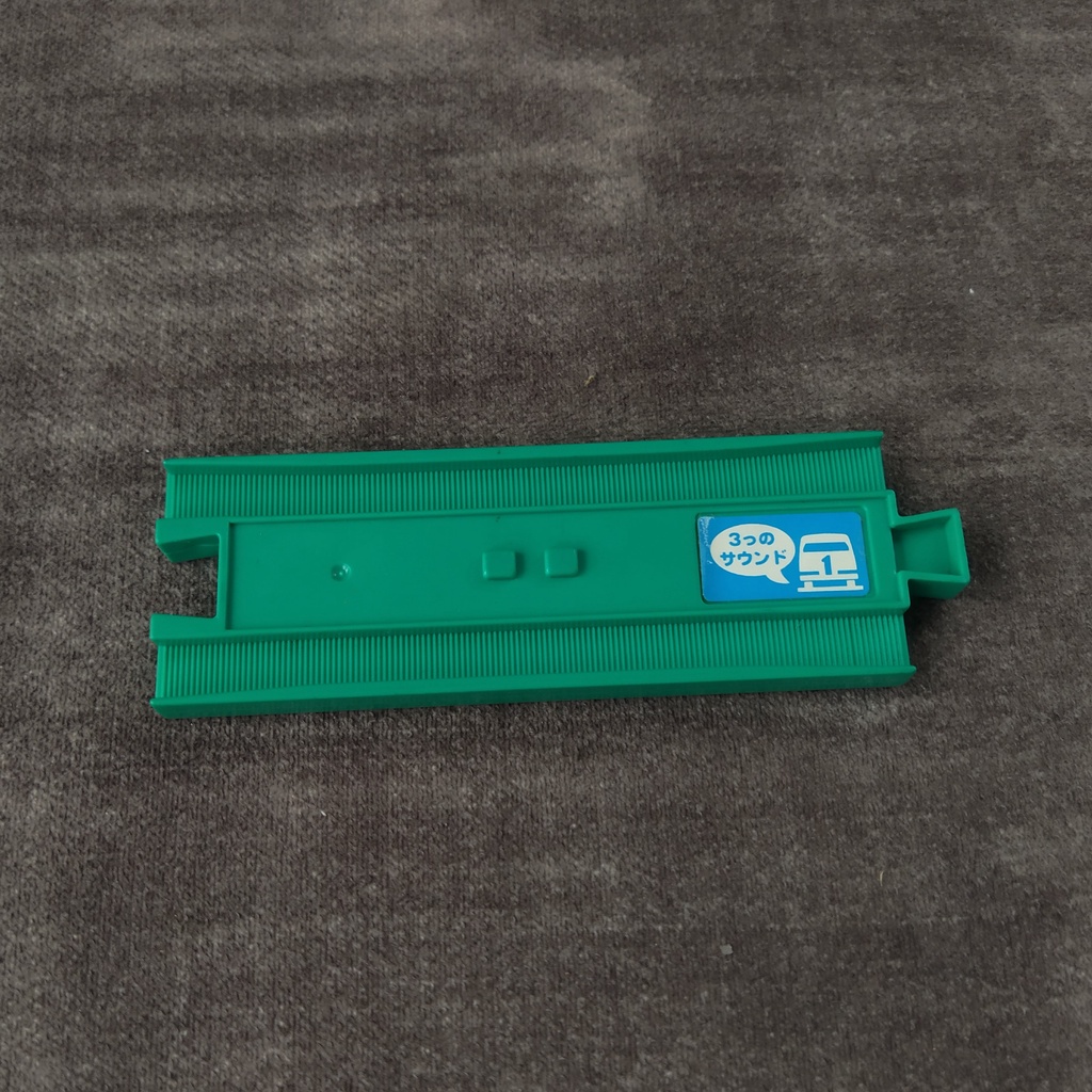 Preloved Tomy Thomas and Friends Talk 'n' Action Magic Rail train rail ...