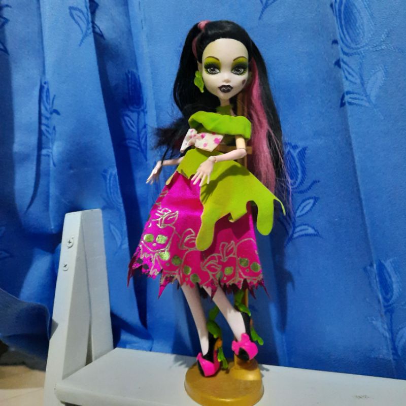 K2 60A Barbie - Monster High Scary Tales Scarily Ever After Draculaura ...
