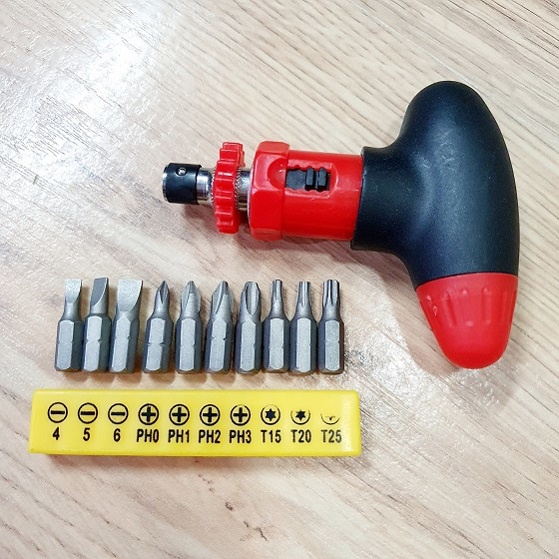 Reversible T-shaped Screwdriver Set and 10 Magnetic Screw Heads in Many ...