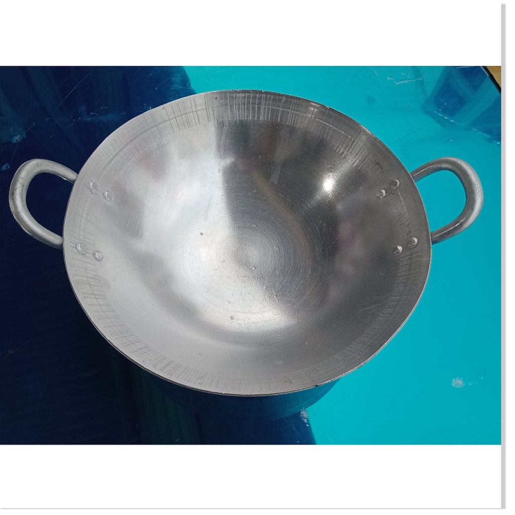 Industrial aluminum pans of many sizes specialized for restaurants, hotels, collective kitchens ...