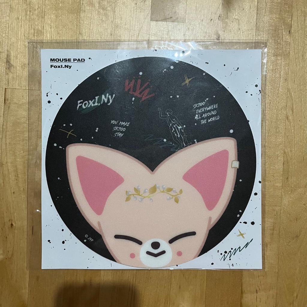 Stray Kids - LoveStay and Victory MD (Box Tape, SKZOO Pen, Pin Badge, 4 ...