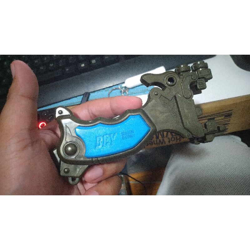 Beyblade Ray Driger G and Kai Dranzer G with Blue Pad Revolution Grip ...