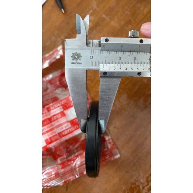 Isuzu Genuine Parts Front Crankshaft Oil Seal with Felt AH2847S (see ...