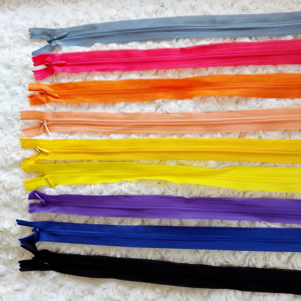 5 PIECE NYLON MAGIC/ INVISIBLE ZIPPER- LENGTH:17″ - 22″ (PLEASE CHECK ...