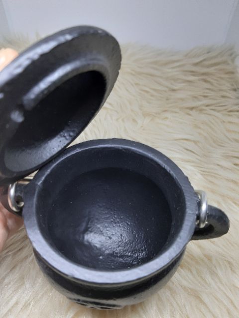 Bee Cast Iron Cauldron | Shopee Philippines