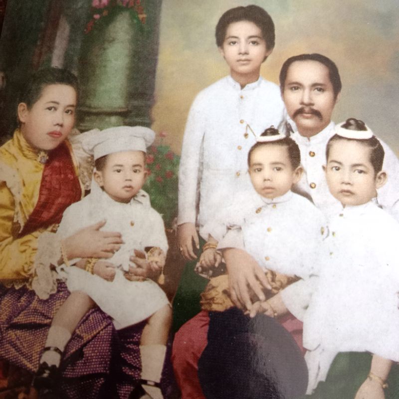 Old photography of King Rama 5 with family in a young age | Shopee ...