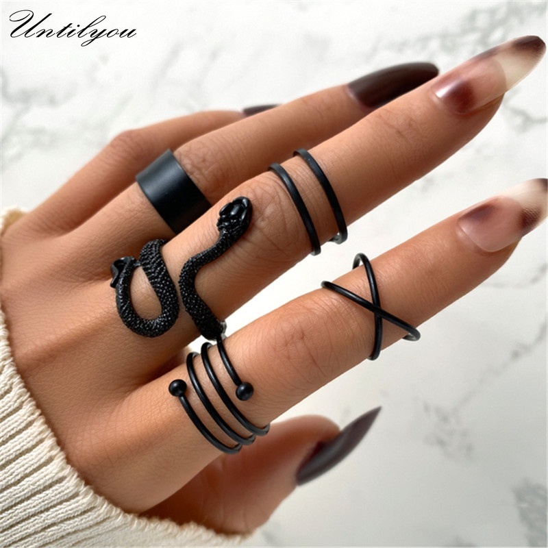 Black rings aesthetic store