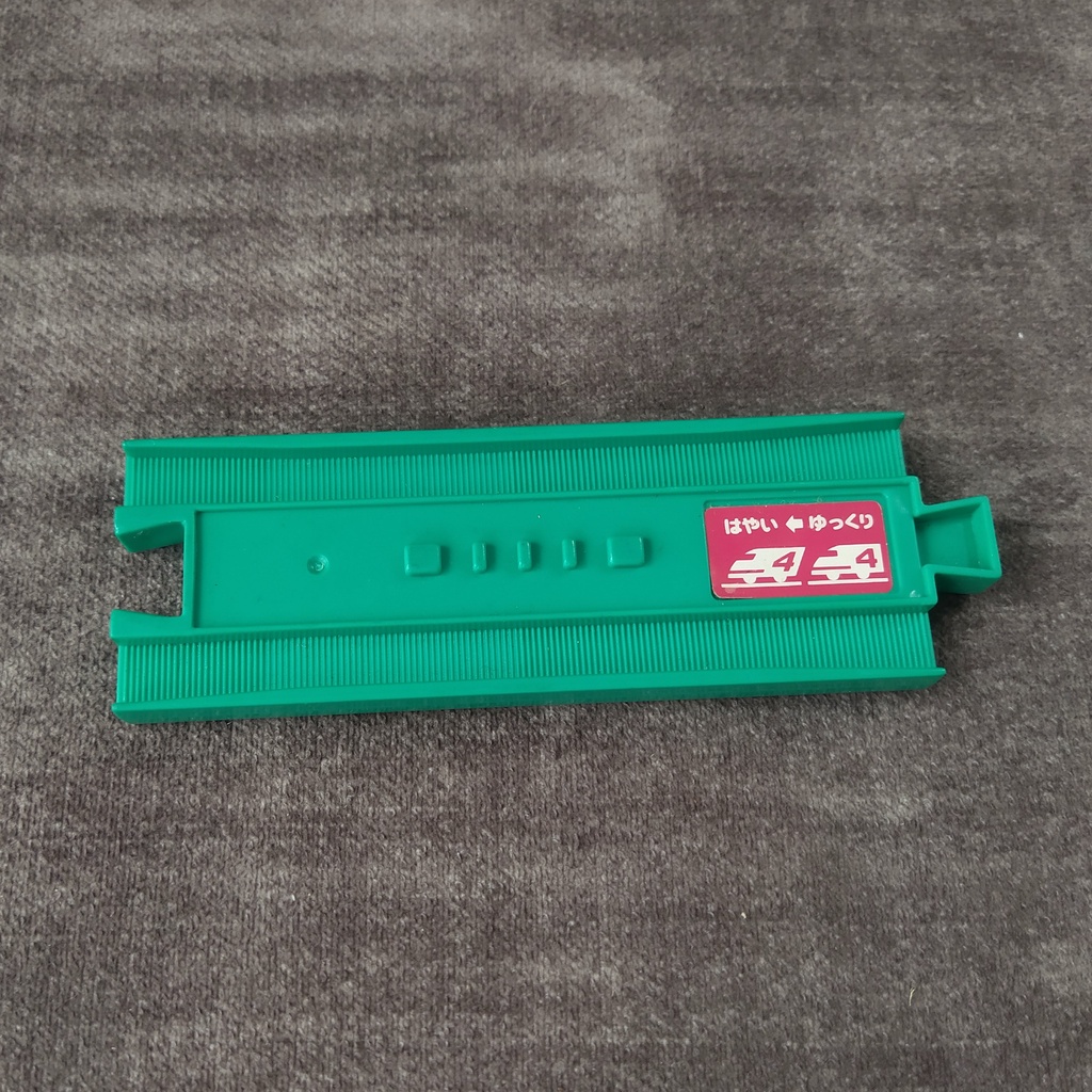 Preloved Tomy Thomas and Friends Talk 'n' Action Magic Rail train rail ...