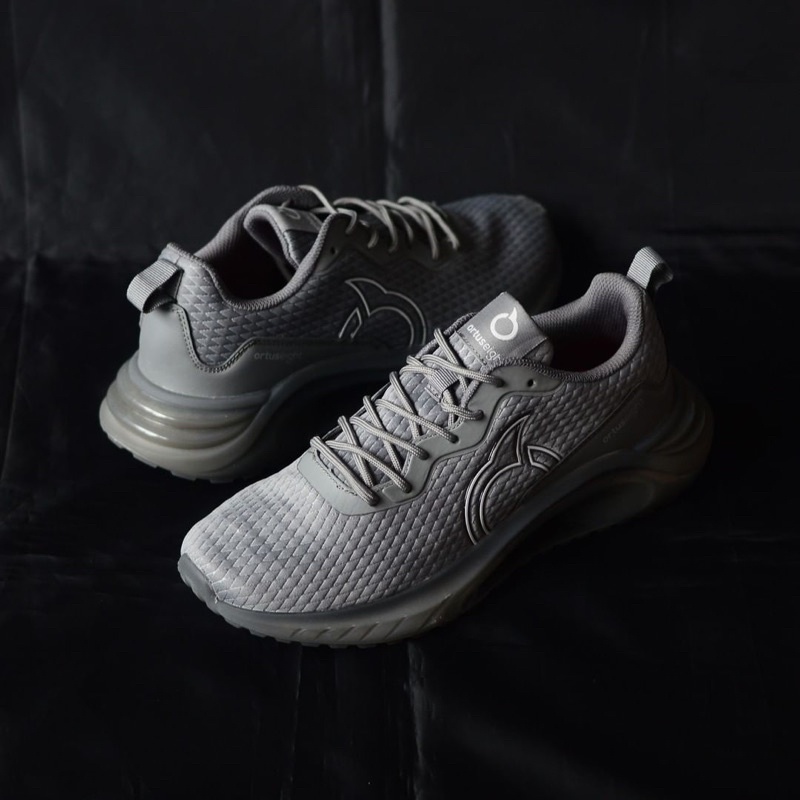 Ortuseight Stallion Carbon Gray original | Shopee Philippines