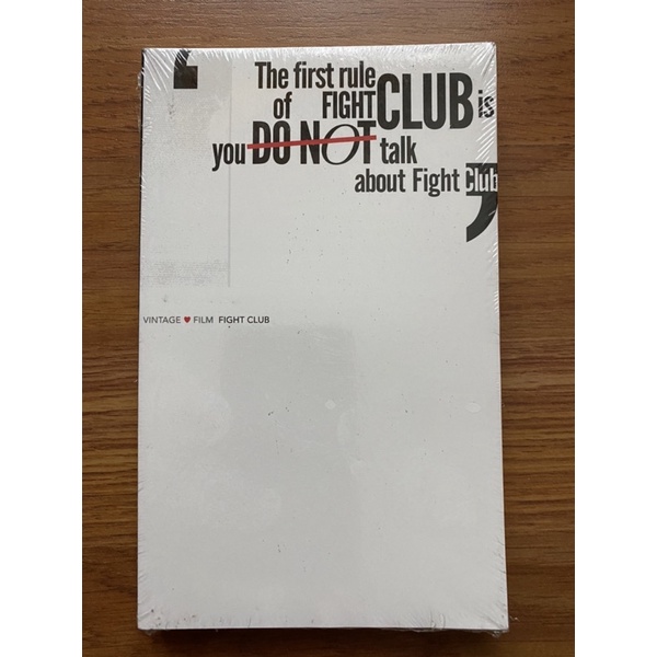 Fight Club by Chuck Palahniuk (Classics - Contemporary Fiction ...