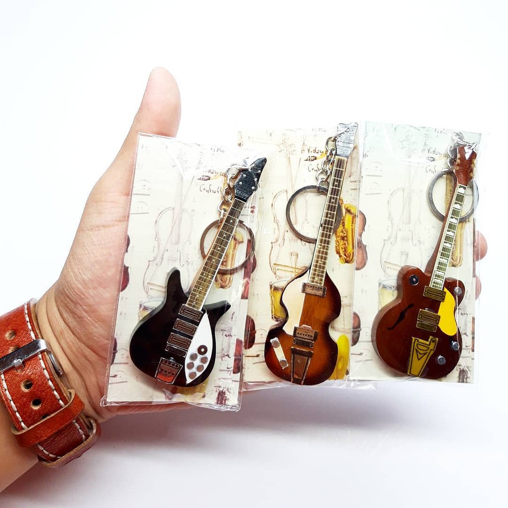 GANTUNGAN The Beatles Exclusive Miniature Guitar Keychain (Rickenbeker ...
