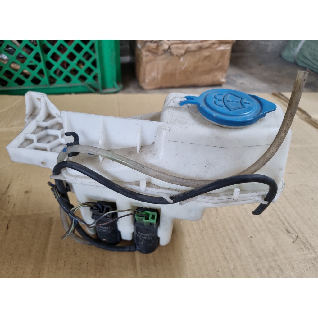 Japan Surplus Suzuki Transformer DA64V/DA64W Windshield Washer Tank ...