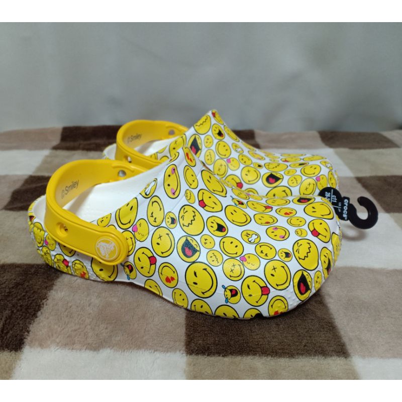 Crocs Fun Lab smiley clog k | Shopee Philippines