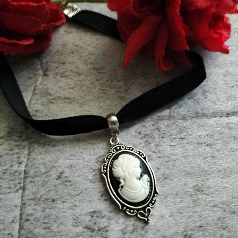 Elegant Lady in Black Maria Clara Velvet Cameo Choker | Shopee Philippines