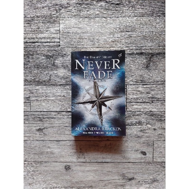 Preloved BOOK - Novel (The Darkest Minds 2) Never Fade - Alexandra ...