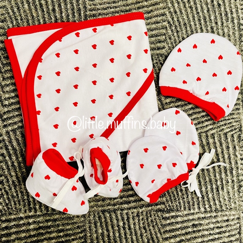little muffins 6 in 1 Newborn Receiving Set (Blanket, Bonnet, Mittens ...