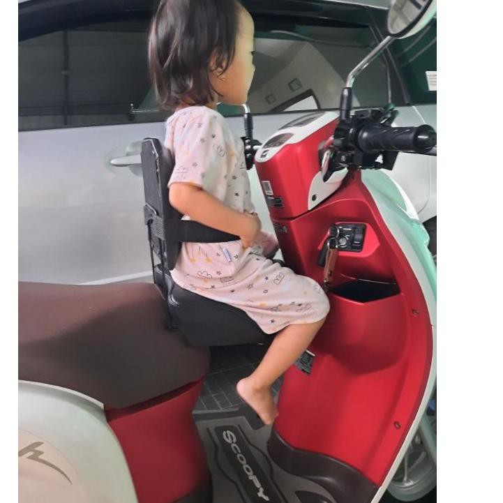 Child Seat On The Motorcycle / Child Motorcycle Pillion / Baby Seat On ...