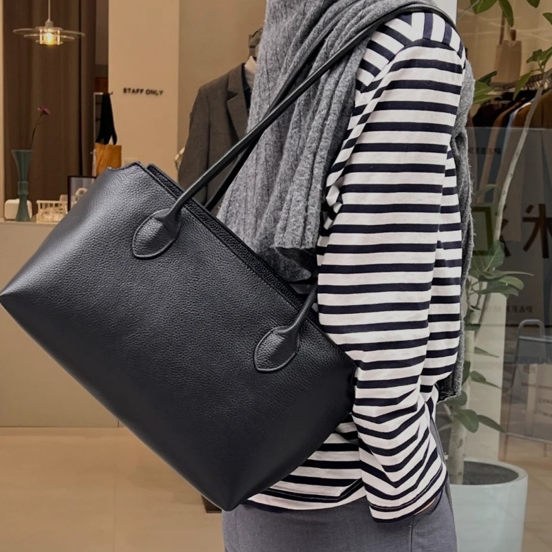 The Row Terrasse One-Shoulder Long-Handle Underarm Bag Kendall Jenner ...