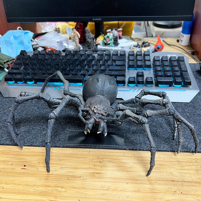 Hasbro toybiz Lord of the Rings Lord of the Rings Gorge Big Spider ...