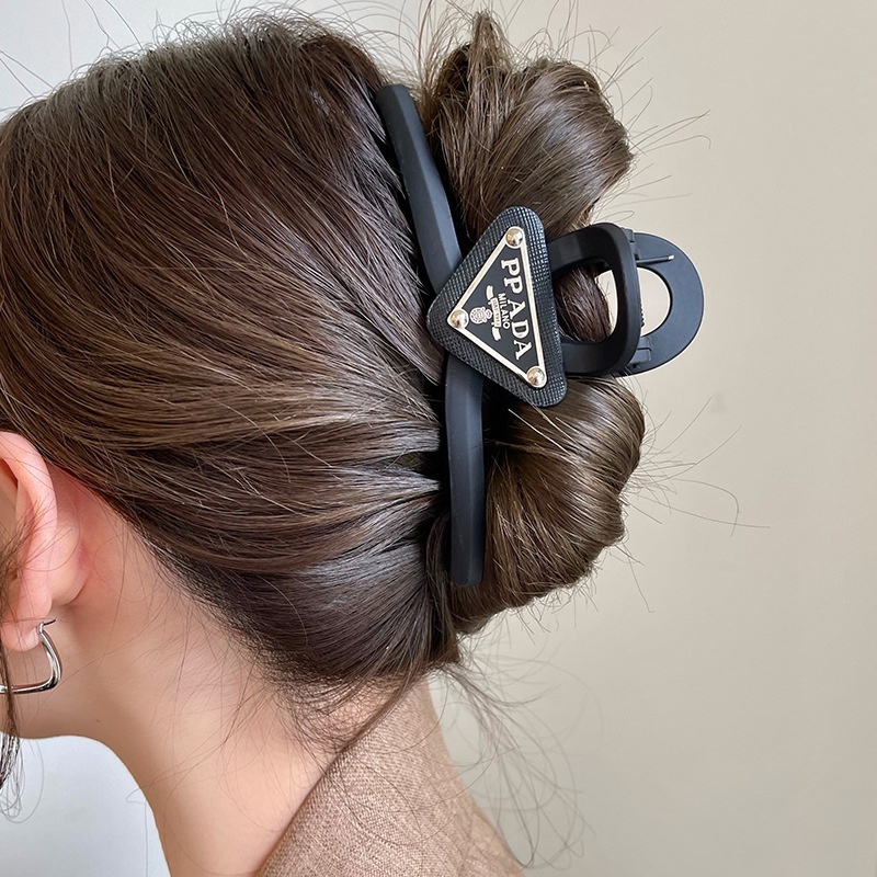 Triangular letters P hair clip female simple shark clip grabbing hair ...