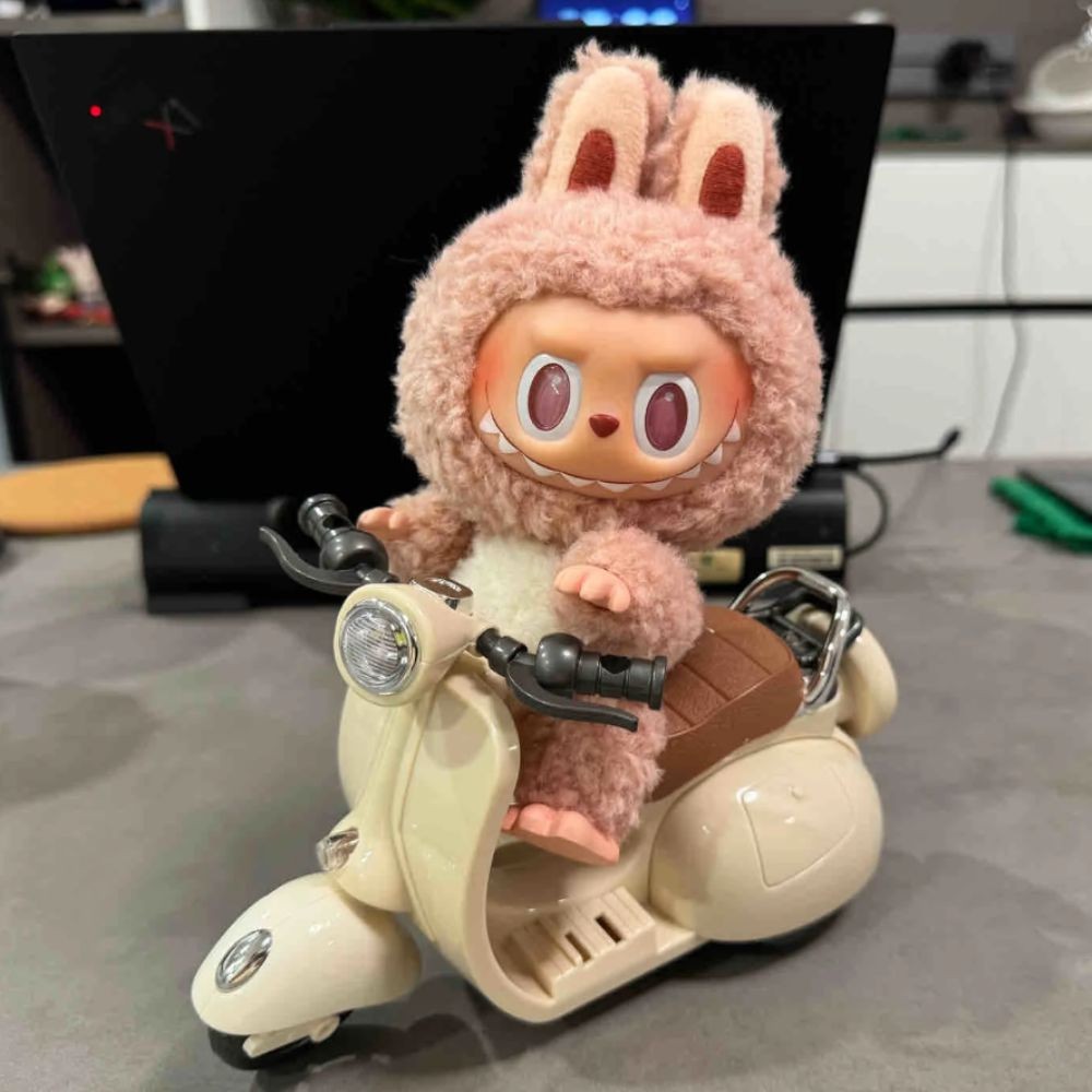 Electric Laboo Doll, can rotate 360 degrees, can move, for motorcycles ...