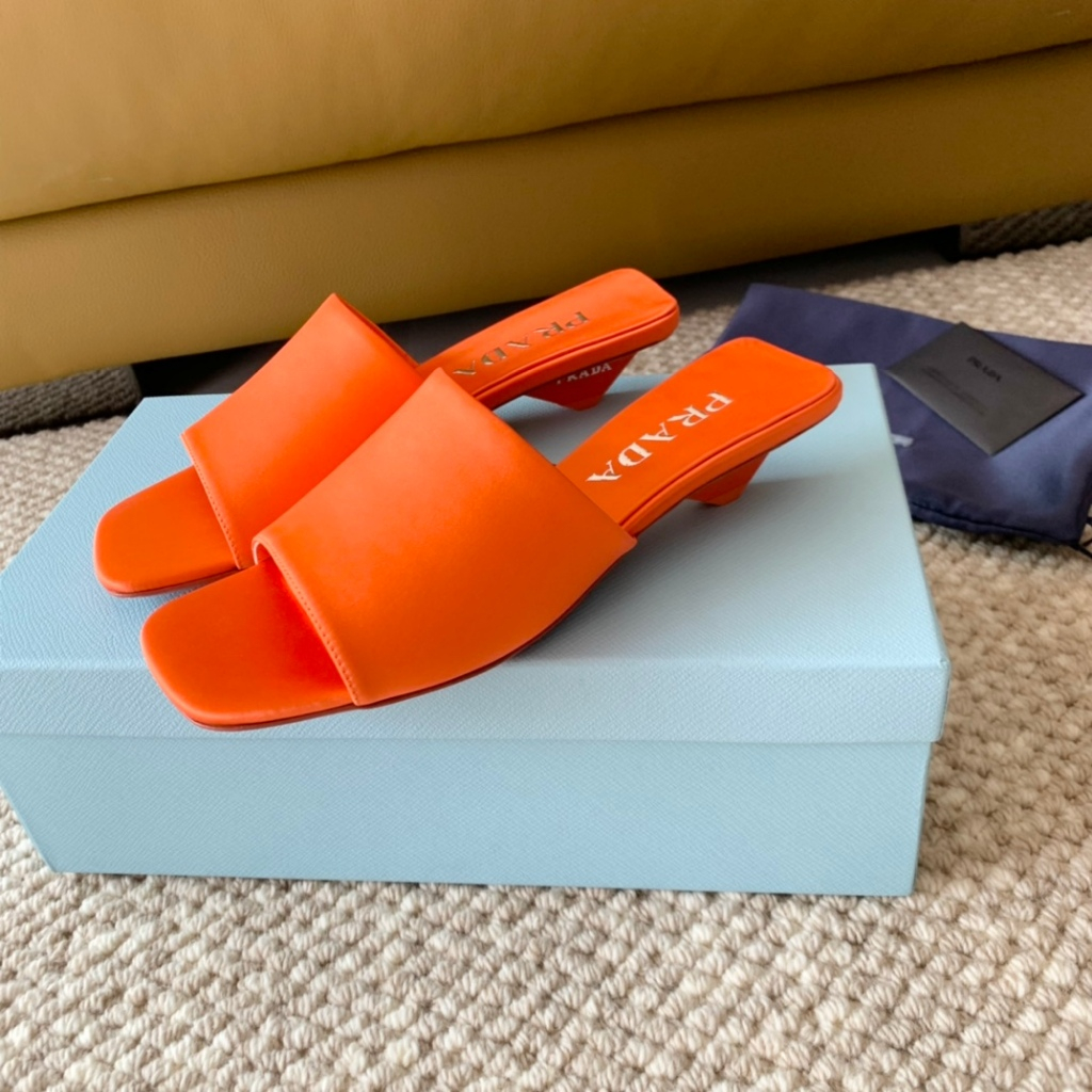 Slippers, sandals, high heels, Silk kitten with slippers letter ...