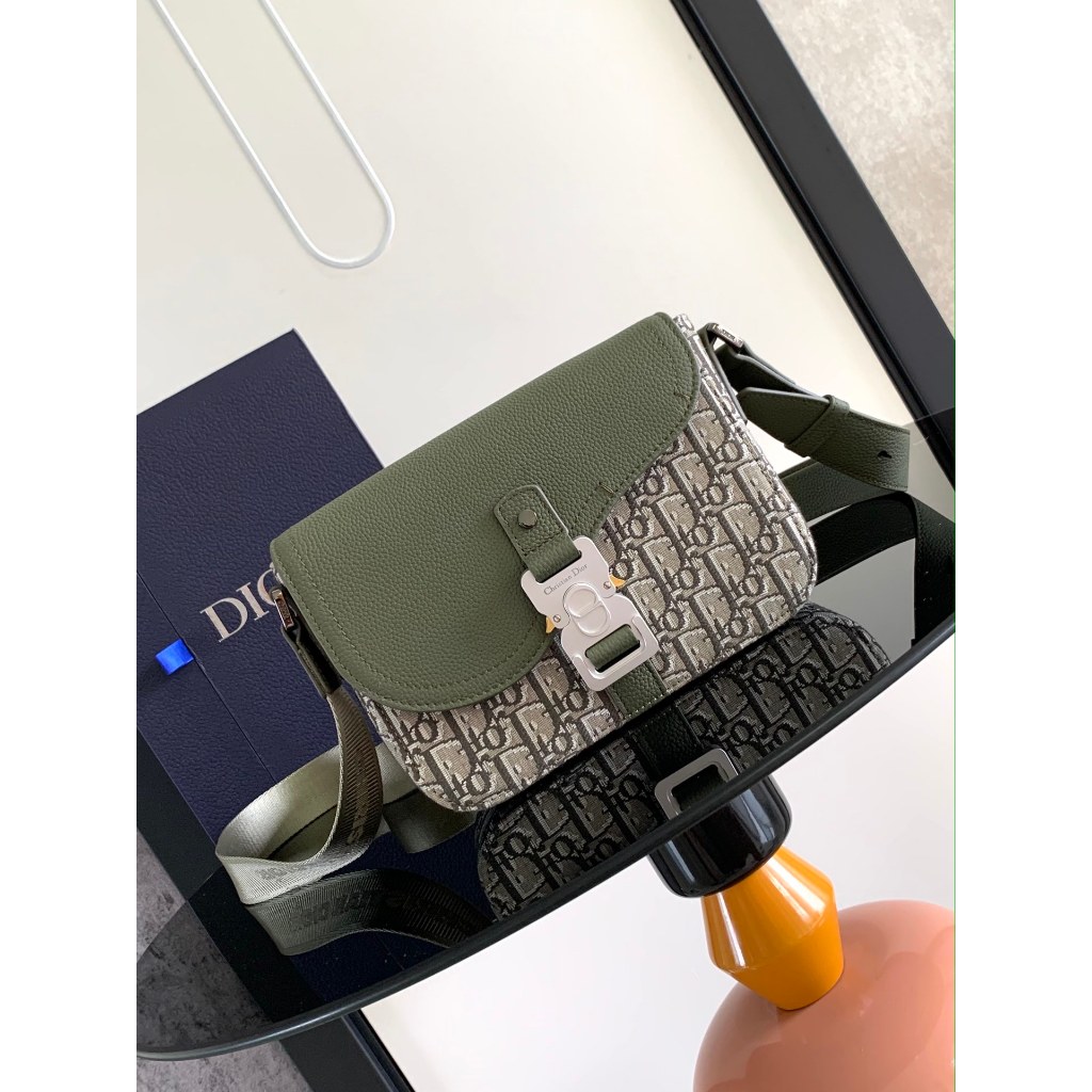 DD/ Small Saddle Messenger Bag | Shopee Philippines