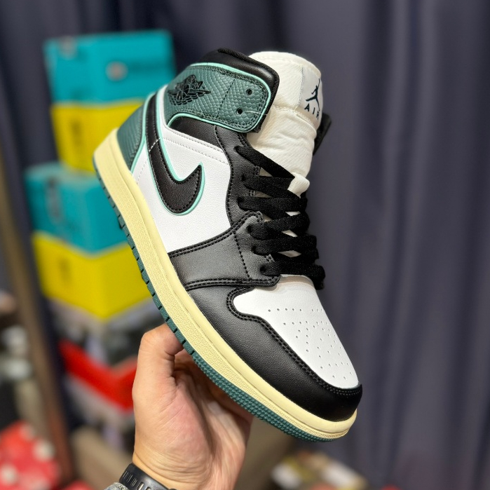 Leisure sports basketball shoes Air Jordan 1 Mid FQ7818-100 | Shopee ...