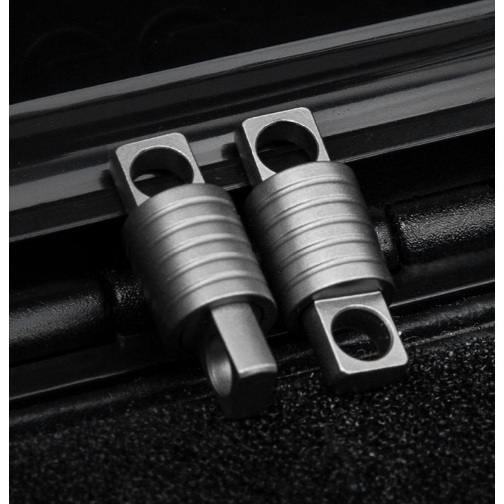 Outdoor Titanium Alloy Mini Keychain Universal Buckle Portable Car Key ...