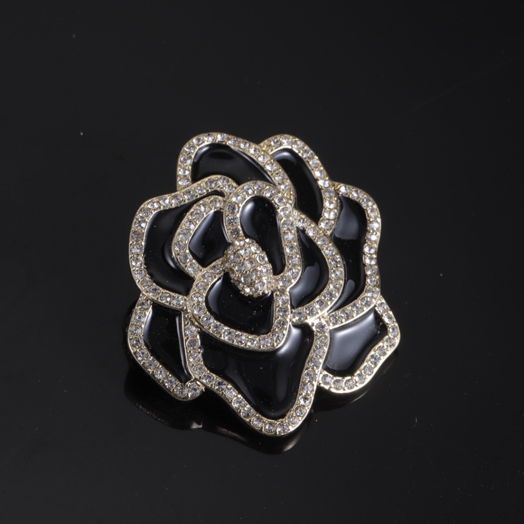 Fashion brand Alliance letter Va new brooch with the same version brass ...