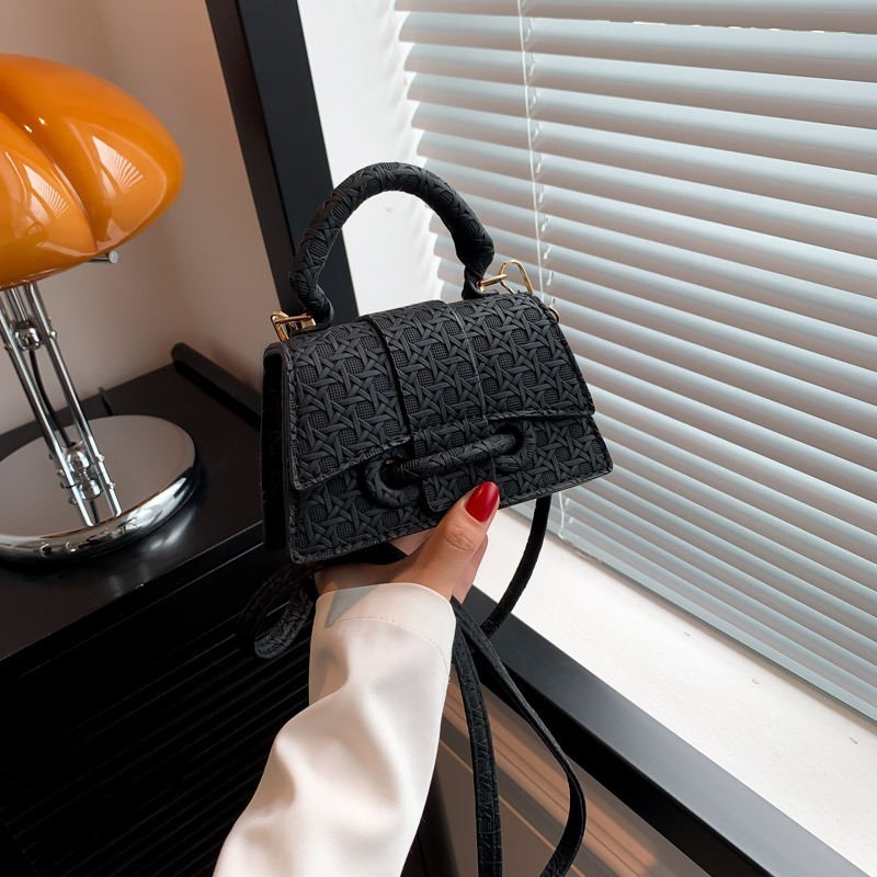 High end women's shoulder bag. chain bag high street women's underarm ...