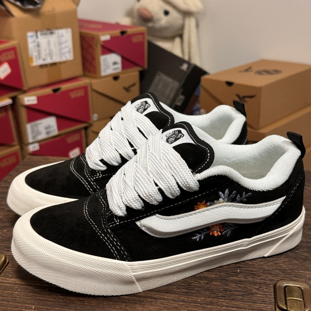 Vans Knu-Skool Embroidered Small Flower Rose Flower Embroidered Texture ...