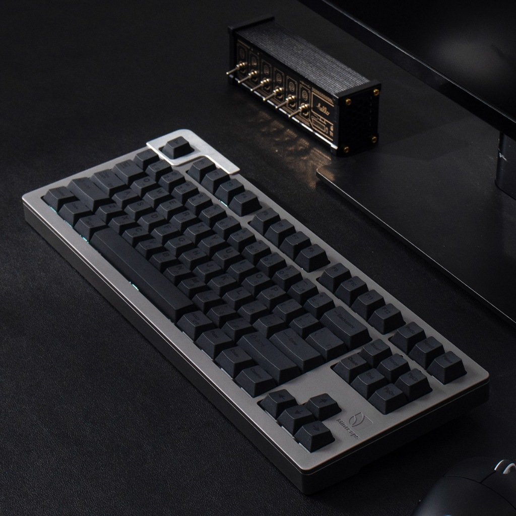 The original high-grade black engraved keycap PBT sublimated 130-key ...