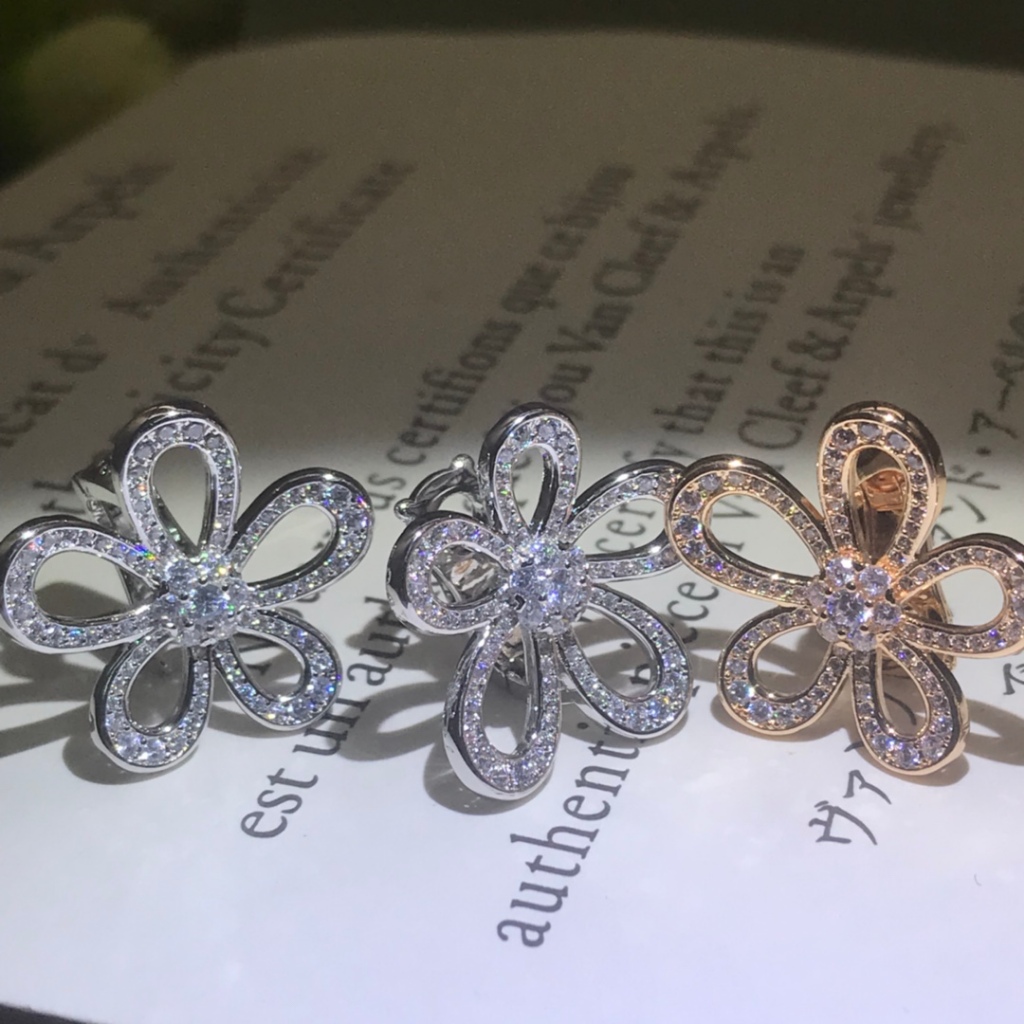 2025 Classic New Style Sunflower Gypsophila Flower Ear Pat Ear Clip ...
